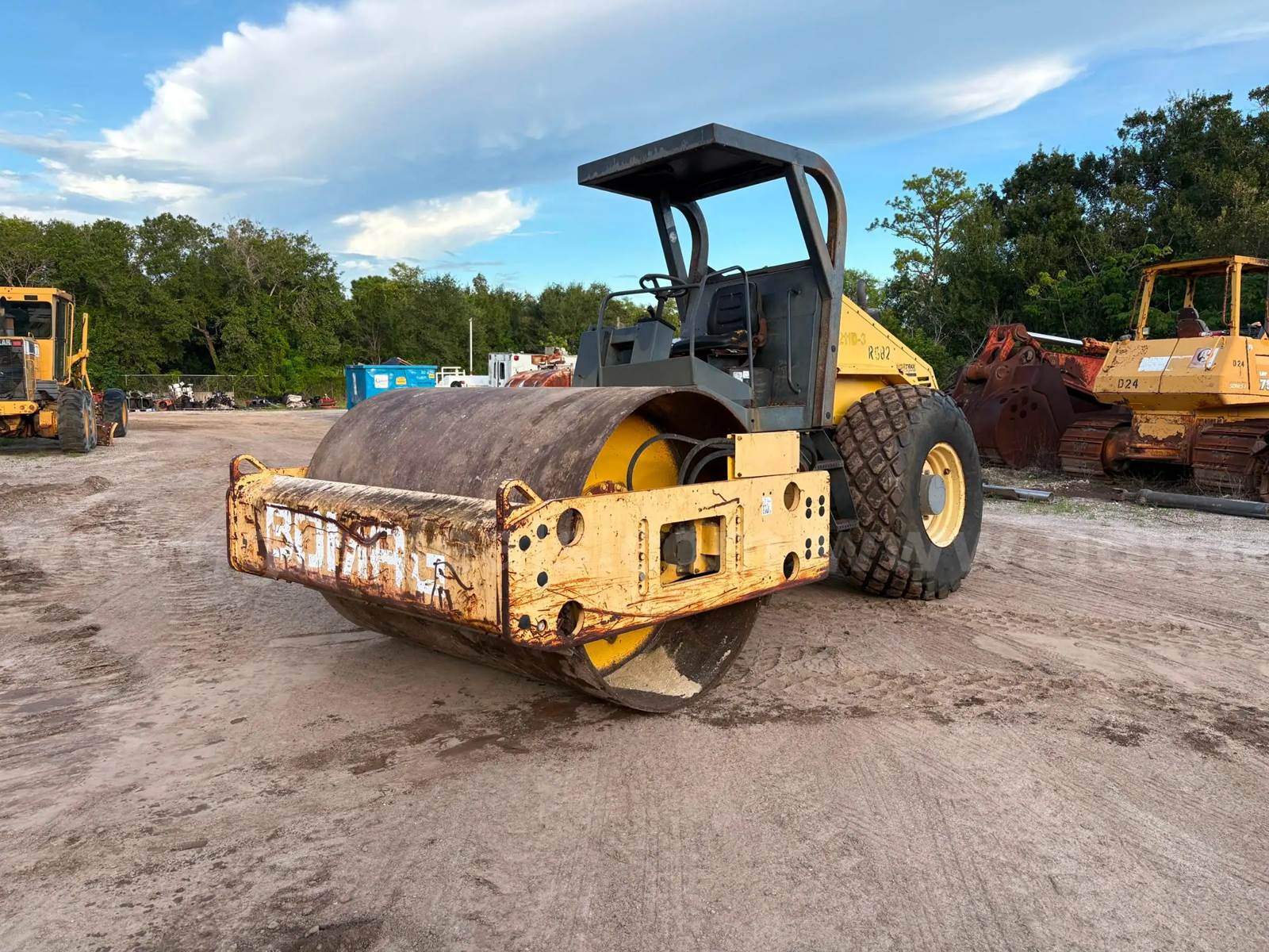 2004 Bomag BW211D-3 Smooth Drum Vibratory Roller For Sale, 4,124 Hours ...