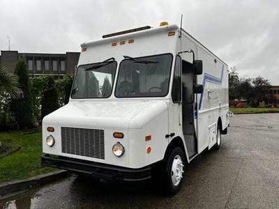 2005 Workhorse W-Series Service Cargo Step Van With shelving For Sale ...
