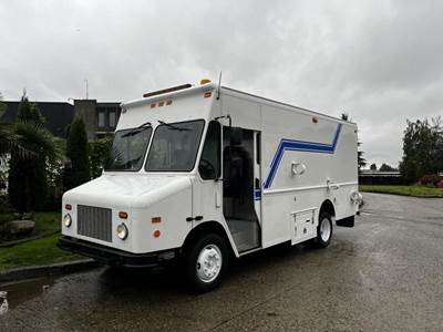 2005 Workhorse W-Series Service Cargo Step Van With shelving For Sale ...