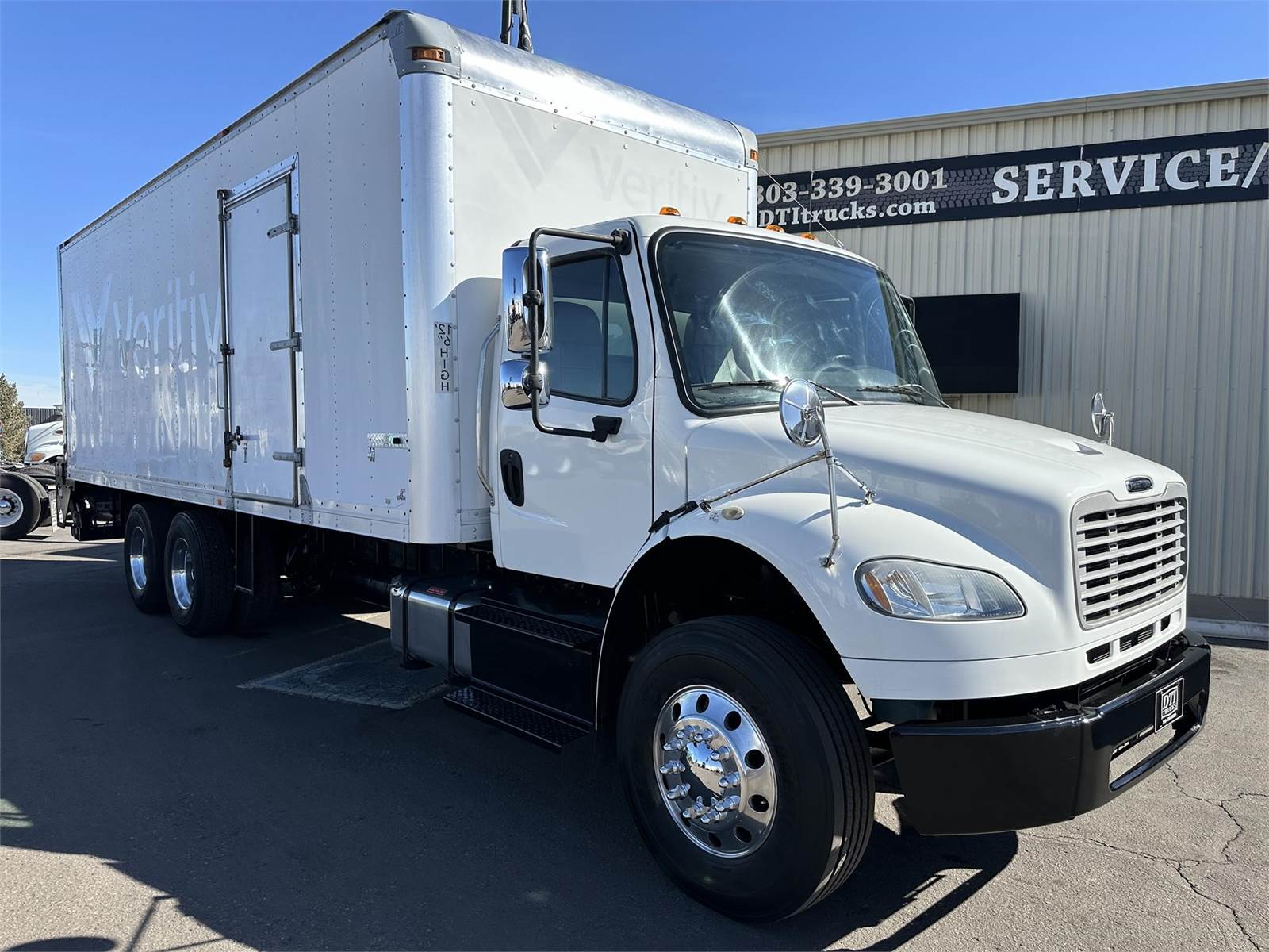 2016 Freightliner M2 106 26 ft Box Truck - 260HP, 6 Speed Allison Hs ...