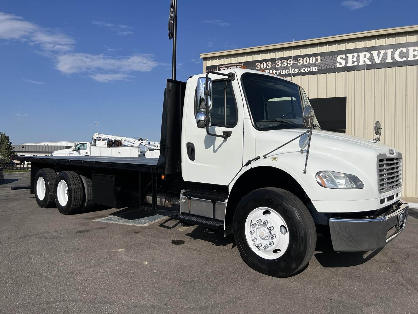 2017 Freightliner M2 106 Tandem Axle 24 ft Flatbed Truck - 270HP, 6 ...