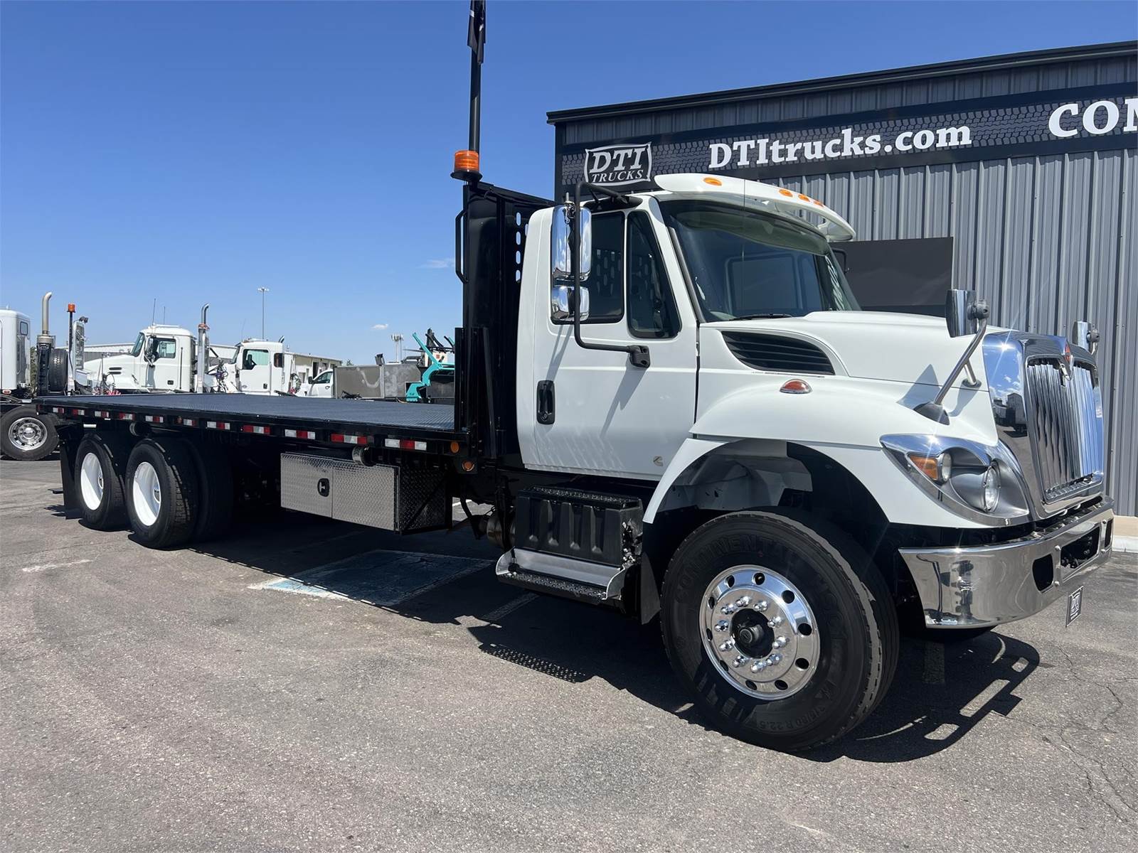 2019 International WorkStar 7400 Tandem Axle 24 ft Flatbed Truck ...