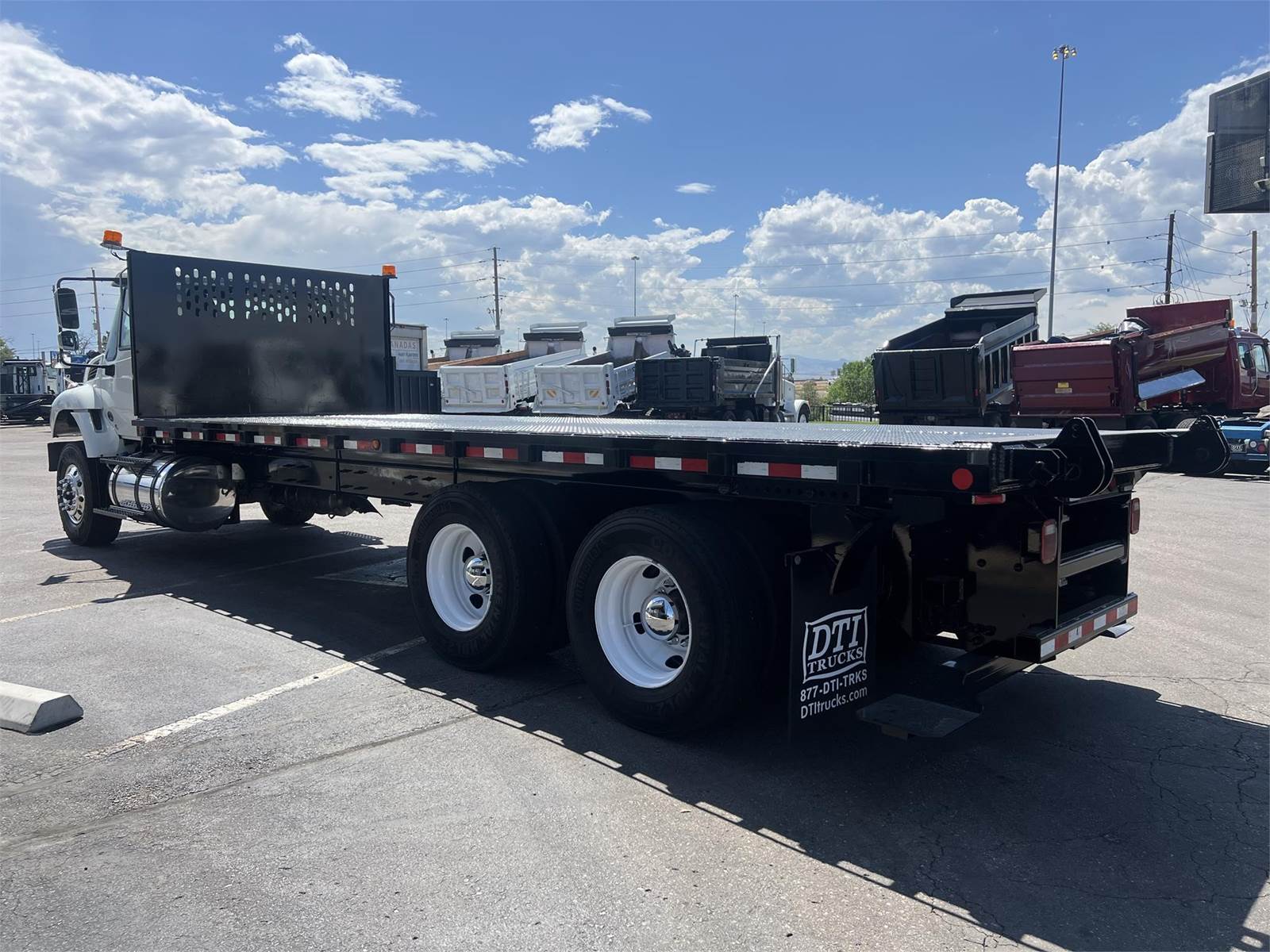 2019 International WorkStar 7400 Tandem Axle 24 ft Flatbed Truck ...