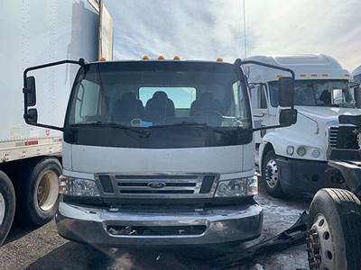 2009 Ford LOW CAB FORWARD Salvage Truck For Sale | Montréal, QC, Canada ...