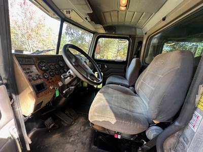 2005 Peterbilt 335 Dump Truck For Sale | Pittston, PA | RWV0RMWu809512 ...