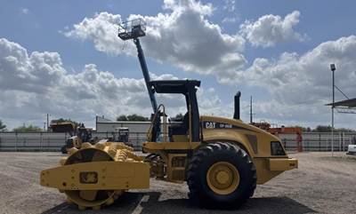 2004 Caterpillar CP563E Padfoot Roller Compactor For Sale, 3,000 Hours ...