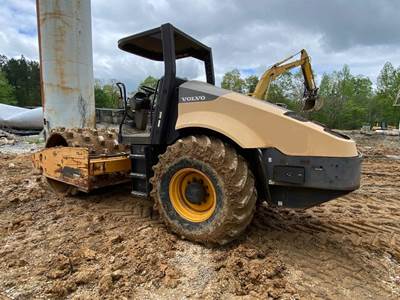 2014 Volvo SD115 Padfoot Roller Compactor For Sale, 3,561 Hours | Moody ...