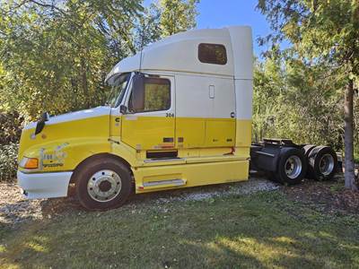 2000 Volvo VNL660 Sleeper Semi Truck For Sale | Cedarburg, WI ...