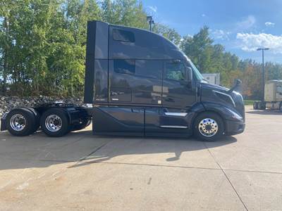 2026 Volvo VNL64T860 Sleeper Semi Truck - 74" Raised Roof Sleeper, D13 ...