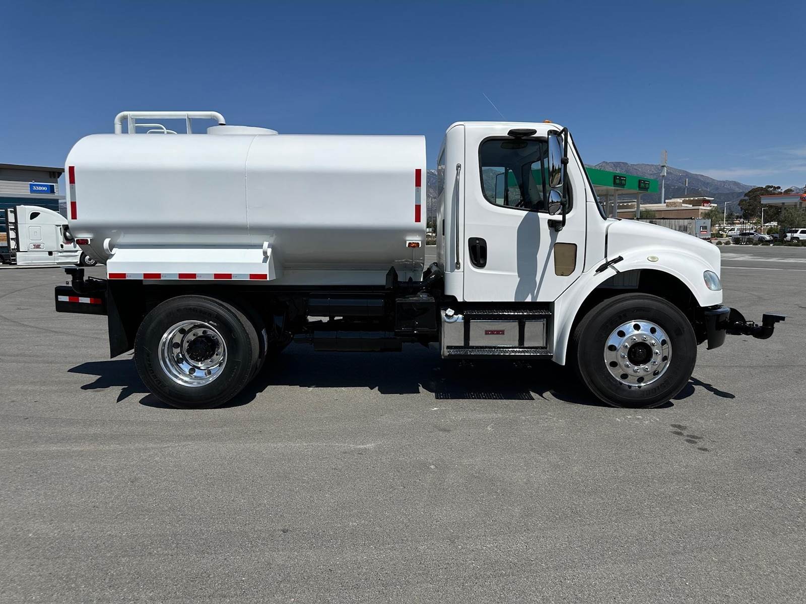 2017 Freightliner M2 100 2000 Gallon Water Truck - Cummins, Automatic ...