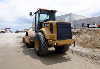 Caterpillar CS-563D Smooth Drum Roller Compactor For Sale, 3,000 Hours ...