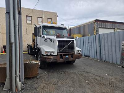 2002 Volvo VED12 Truck-Mounted Knuckle Boom Crane - Effer 335-6S ...