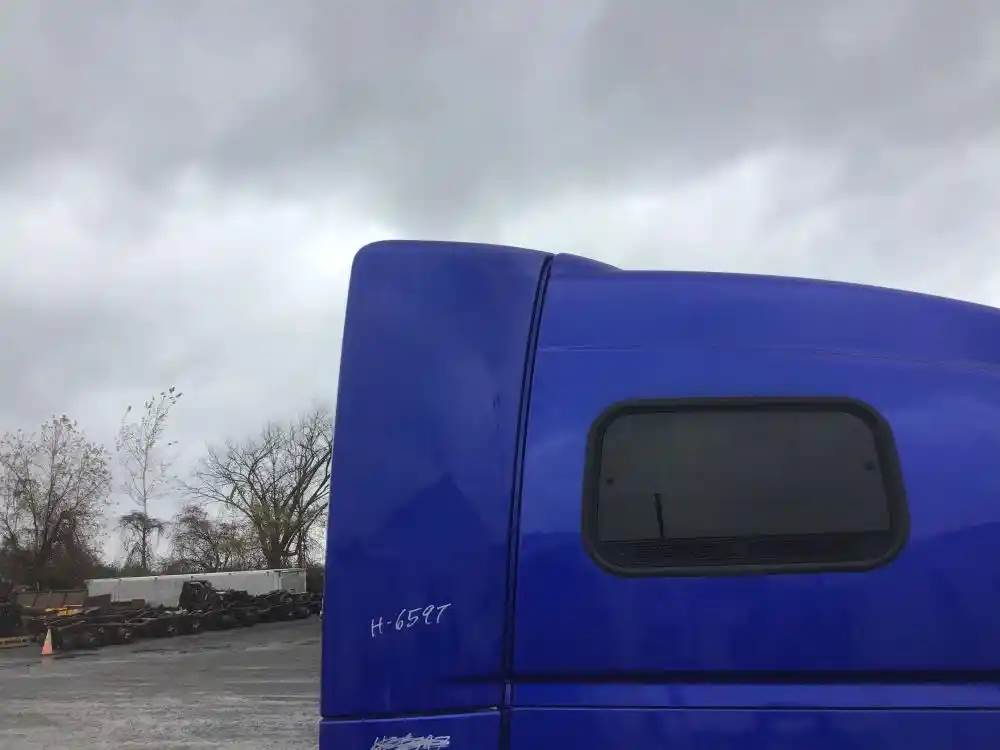 2014 Volvo VNL670 Cab Fairing For Sale | Île-Aux-Noix, QC, Canada | GX ...