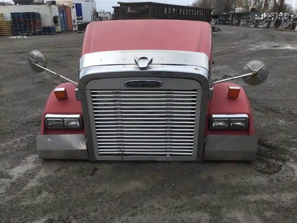Freightliner FLD120 Classic Hood for a 2006 Freightliner CLASSIC For ...