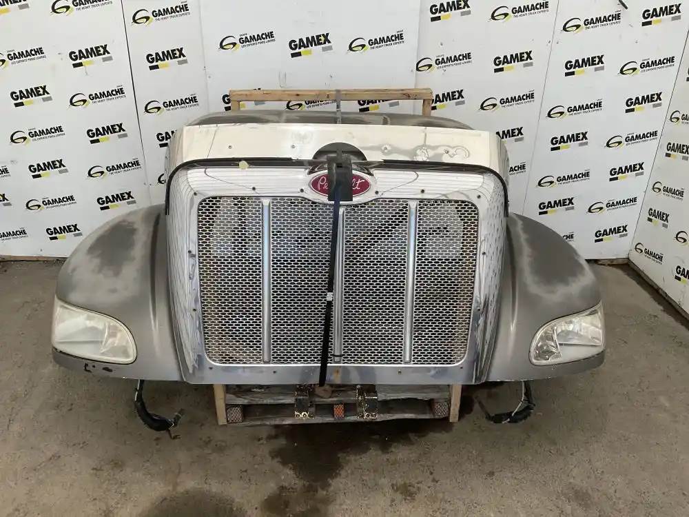 2005 Peterbilt 335 Hood For Sale | Île-Aux-Noix, QC, Canada | GX-28084 ...