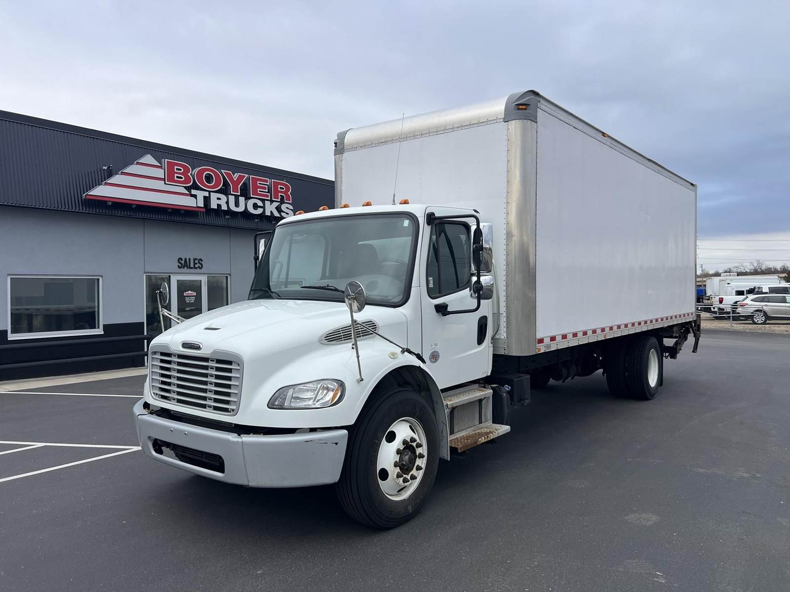 2016 Freightliner M2 106 24 ft Box Truck - Automatic For Sale, 111,154 ...