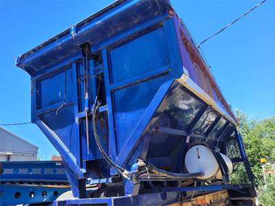 2003 CanAmerican SOIL KING XL19 Stone Slinger / Spreader Truck Body For ...