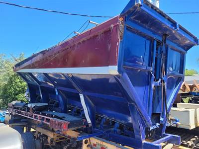 2003 CanAmerican SOIL KING XL19 Stone Slinger / Spreader Truck Body For ...