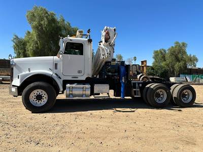 Freightliner FLD120 14-Ton Crane Truck - 2007 HIAB 300-4 Knuckle Boom ...