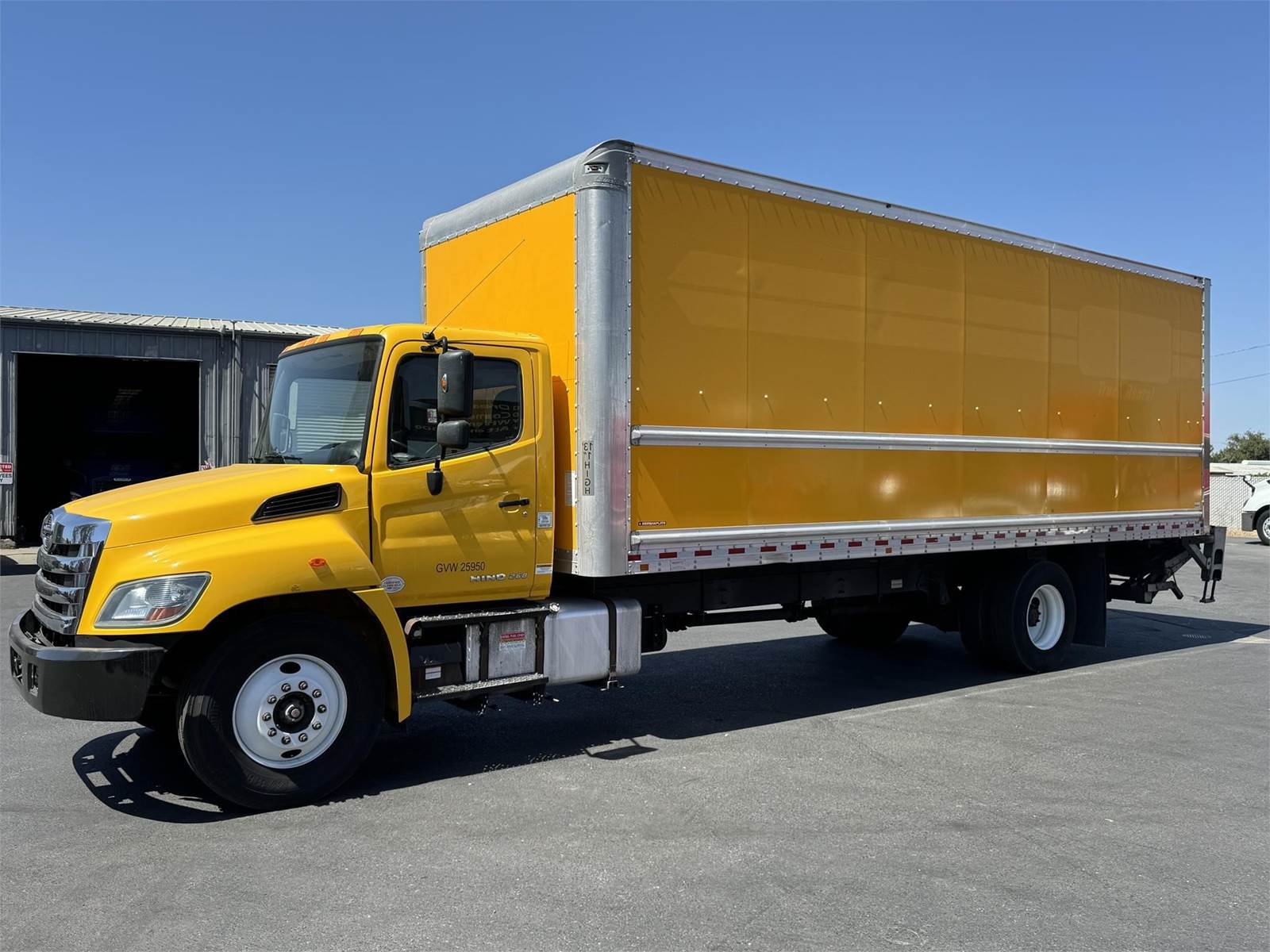 2018 Freightliner M2 106 26 ft Box Truck - 220HP, Automatic For Sale ...