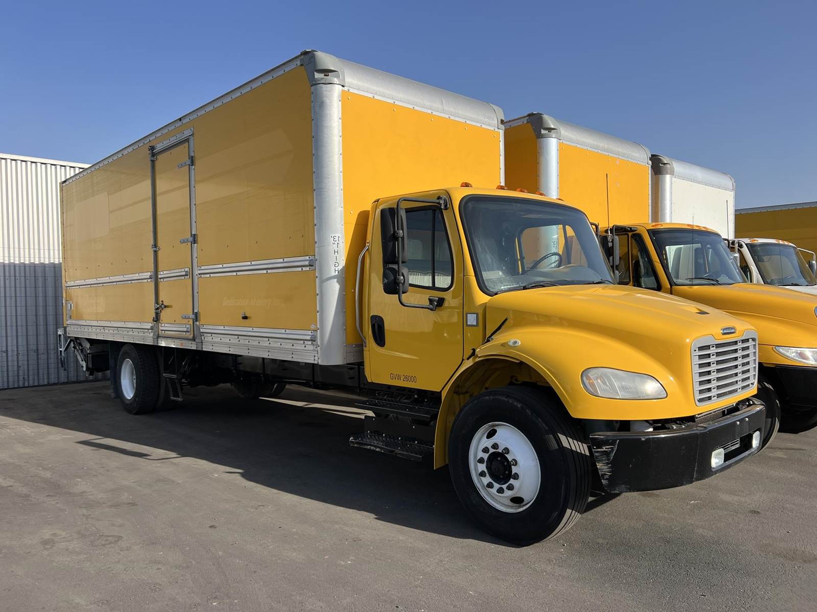2018 Freightliner M2 106 26 ft Box Truck - 220HP, Automatic, Liftgate ...