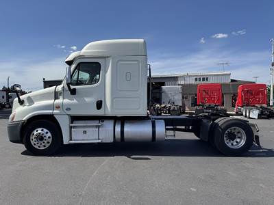 2018 Freightliner Cascadia 125 Single Axle Sleeper Semi Truck - Mid ...
