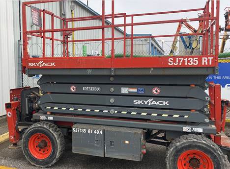 2016 Skyjack SJ7135RT Scissor Lift - Outriggers, Platform height: 35 ...