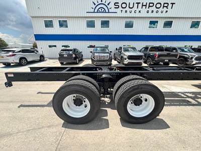 2026 Freightliner 114SD Tandem Axle Cab & Chassis Truck - Detroit ...