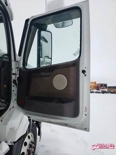 2014 Volvo VNL Right Door For Sale | Ste-Julie, QC, Canada | 99A2E57043 ...