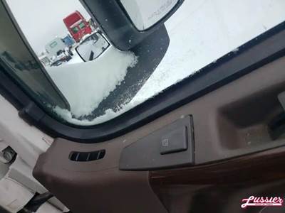 2014 Volvo VNL Right Door For Sale | Ste-Julie, QC, Canada | 99A2E57043 ...