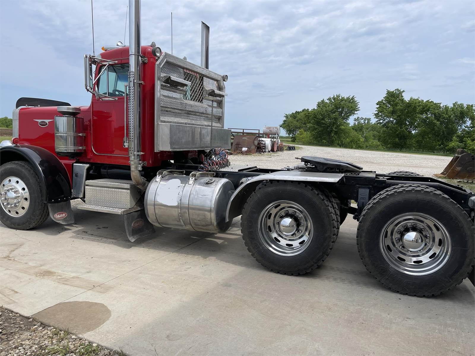 1983 Peterbilt 359 Day Cab Truck - Caterpillar 400HP, 15 Speed Manual ...