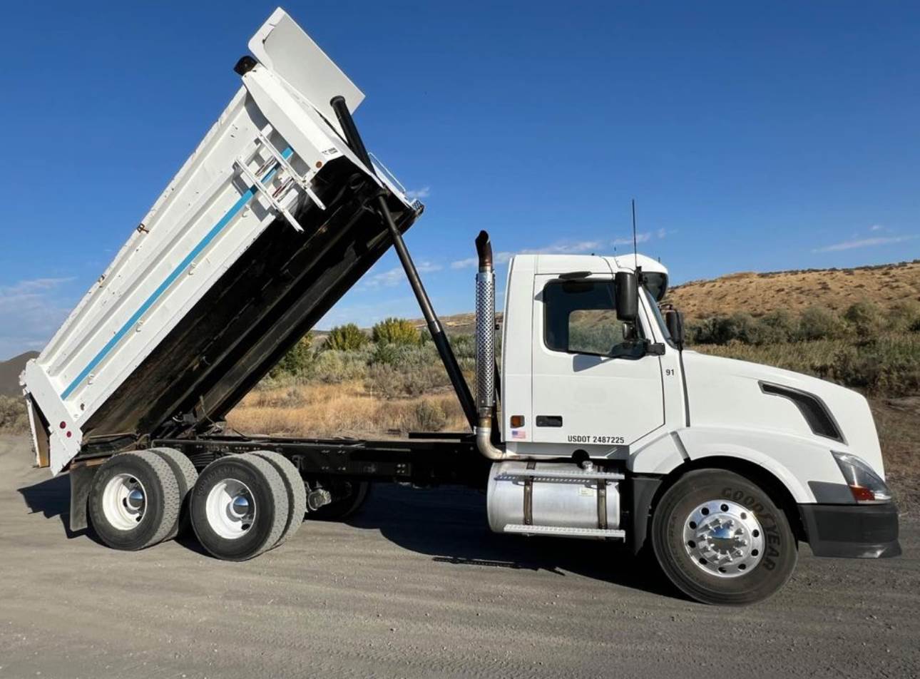 2005 Volvo VNL Dump Truck (LOW ORIGINAL MILES) For Sale, 6,460 Hours ...