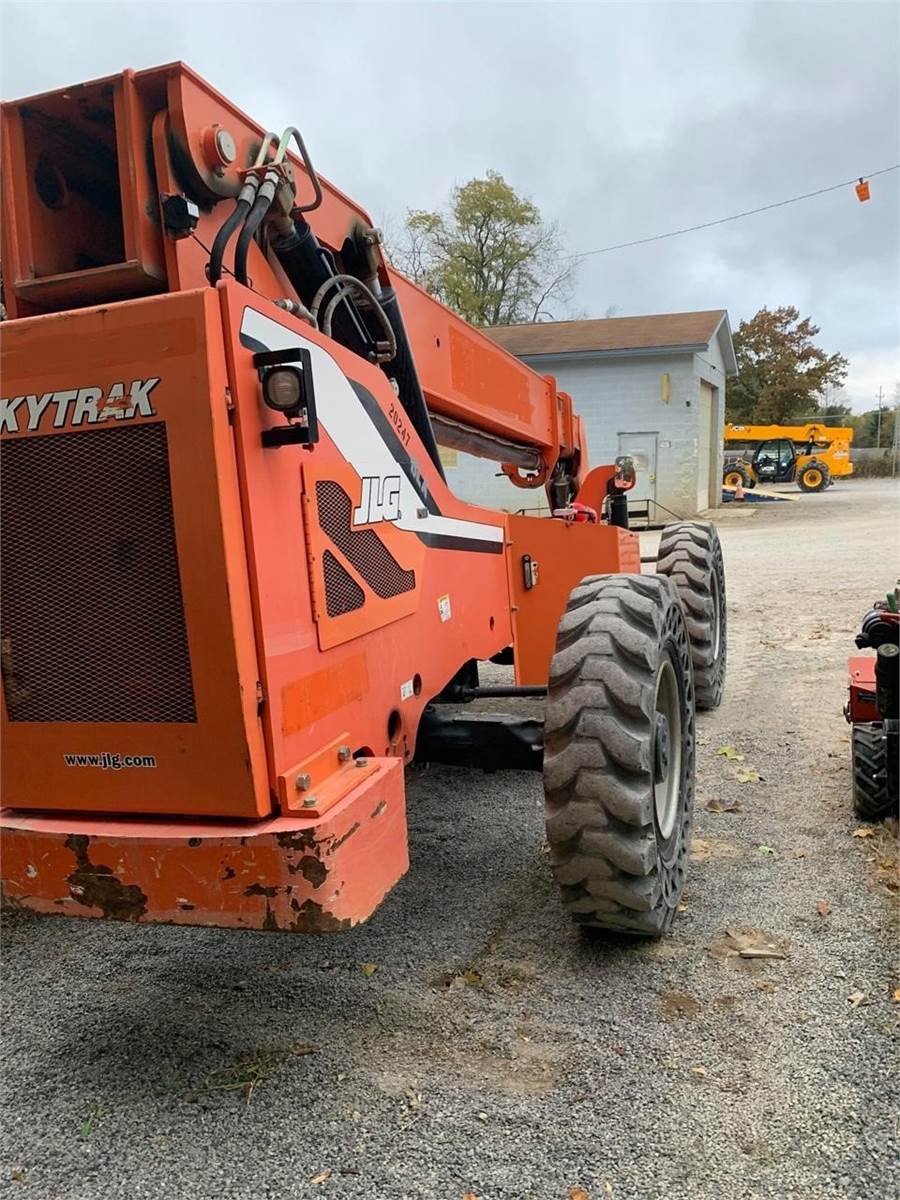 2015 SkyTrak 8042 Telehandler - 8000lb Capacity, 42ft Lift Height For ...
