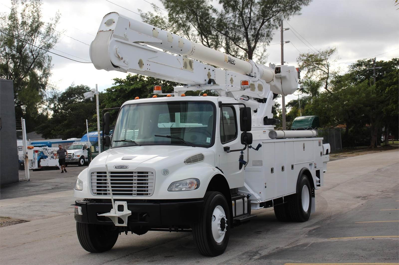 Freightliner M2 106 Boom / Bucket Truck - 2016 Altec AA55 MH Aerial ...