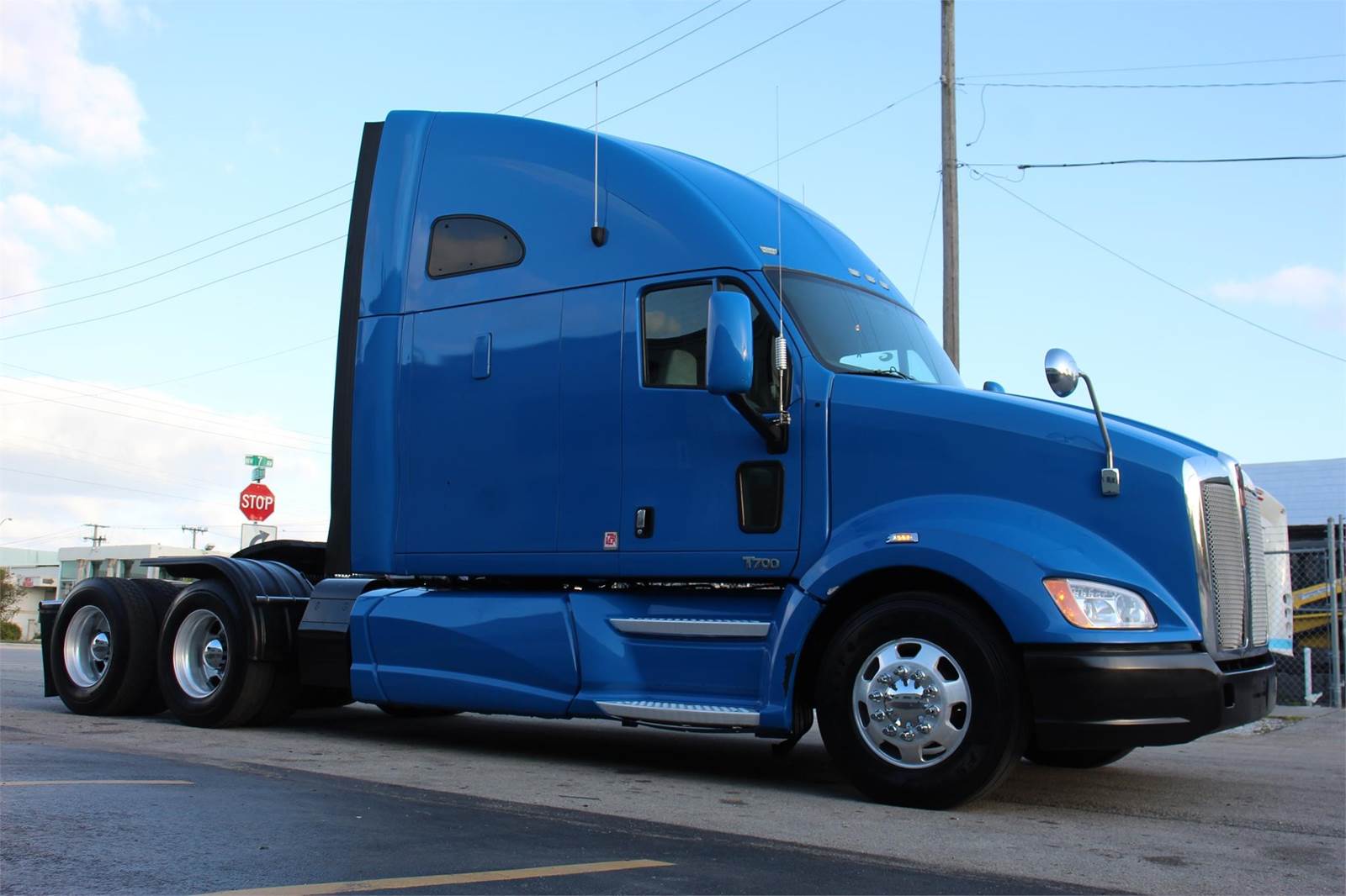 2012 Kenworth T700 Sleeper Semi Truck - Raised Roof Sleeper, Paccar 455HP, Manual For Sale ...