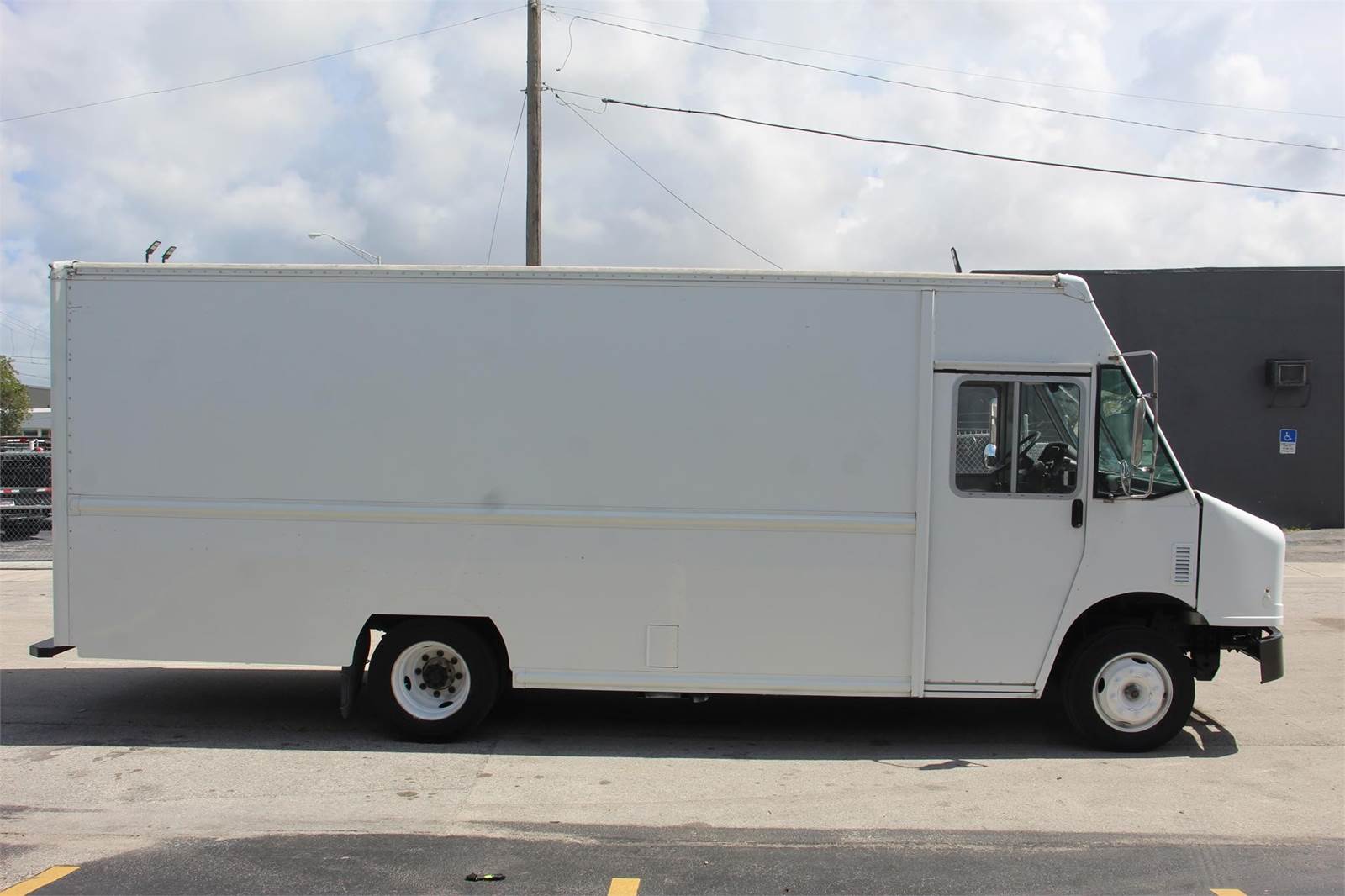 2015 Freightliner MT55 Single Axle Step Van - Cummins, 200HP, Automatic ...