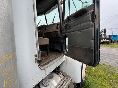 1997 Peterbilt 330 Cab Assembly For Sale | Beauceville, QC, Canada | 6591CAB | MyLittleSalesman.com