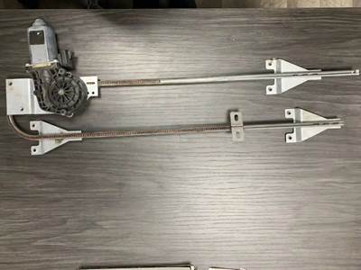 Peterbilt Door Window Regulator For Sale | Beauceville, QC, Canada ...