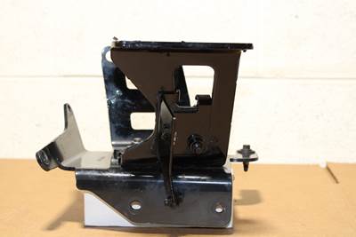 Volvo VNL Front Bumper Bracket For Sale | Mineral, VA | 84756807 ...