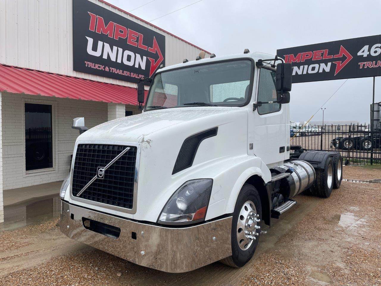 2017 Volvo VNL64T300 Day Cab Truck - D11 405HP, Automatic For Sale ...