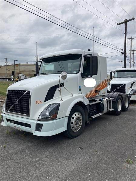 2012 Volvo VNL64T300 Day Cab Truck - D13 405HP, 10 Speed Manual For ...