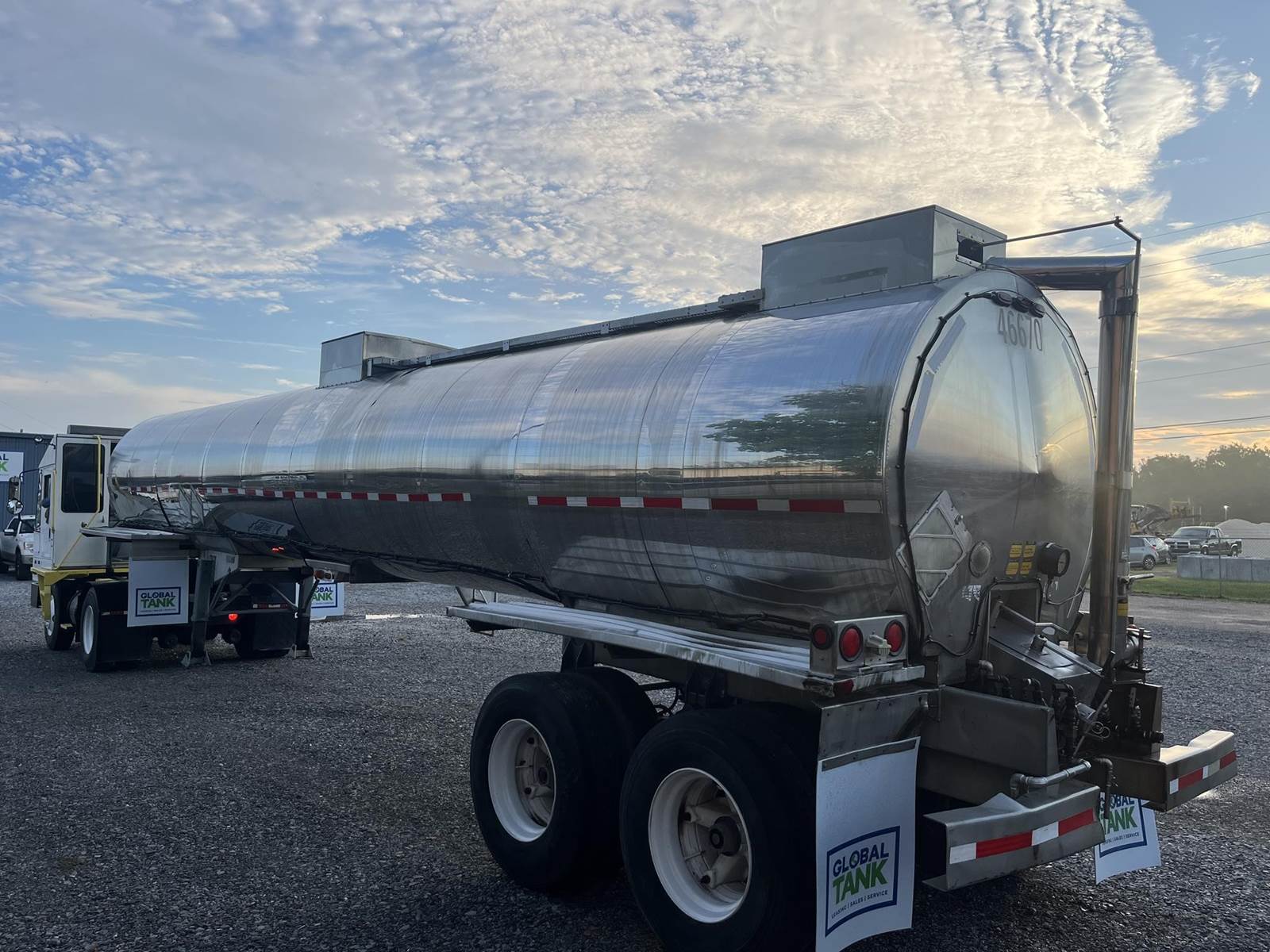 1990 Brenner U2208 6000 GALLON SR CHEMICAL TRAILER HOT PRODUCT Chemical ...