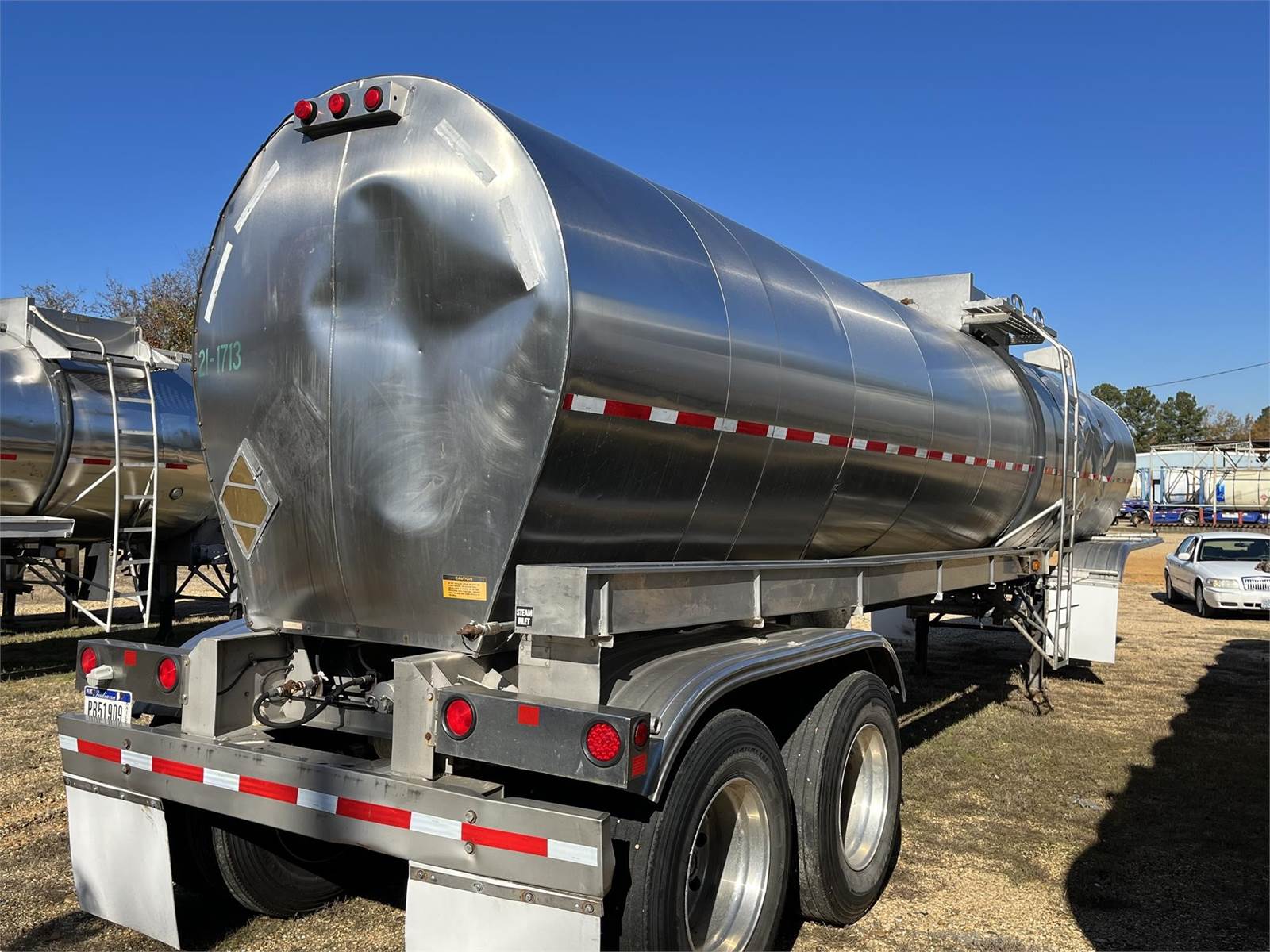 1983 Fruehauf 6900 GAL DC DOT 307 U2046 Chemical / Acid Tank Trailer ...