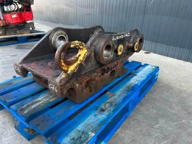 2012 Gjerstad S70 - 323E Coupler For Sale | Venlo, Netherlands | 906074 ...