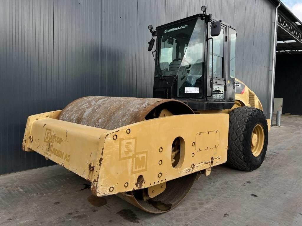 2010 Caterpillar CS64 Smooth Drum Roller Compactor For Sale, 2,304 ...