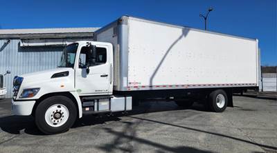 26' Delivery / Moving / Straight / Box Trucks with Liftgate For Sale ...