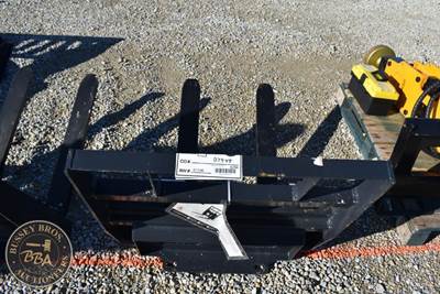 Wolverine MINI PALLET FORK ATTACHMENT Rotating Pallet Forks For Sale ...