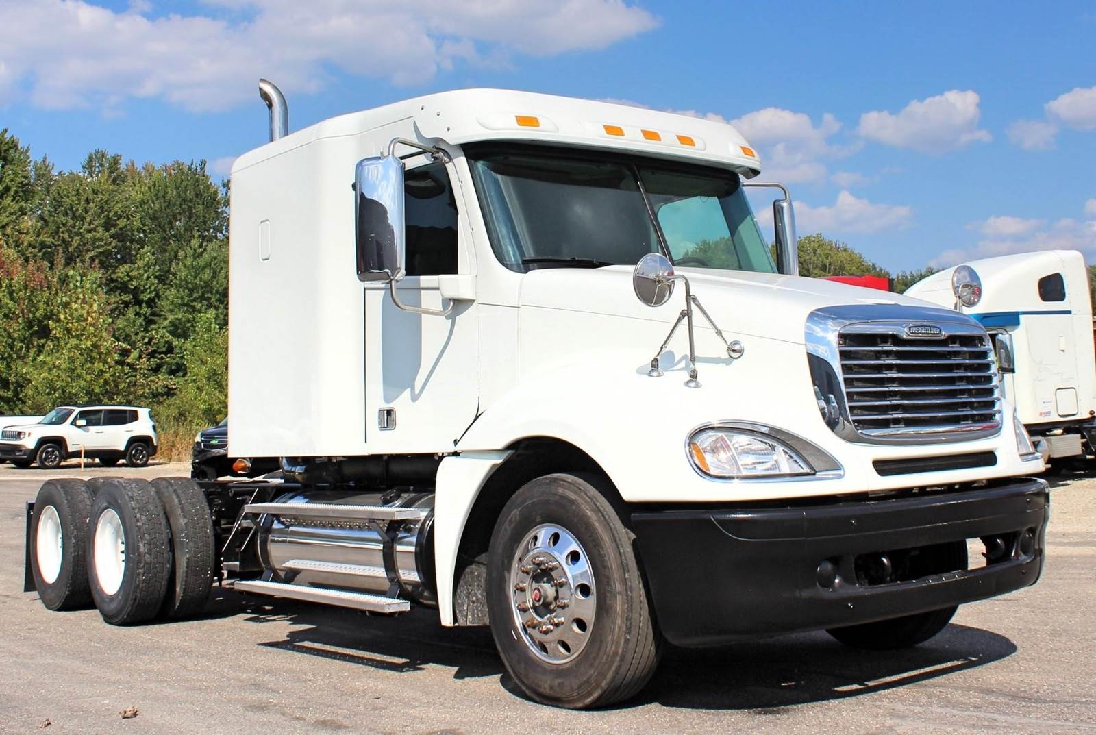 2017 Freightliner Columbia 120 Sleeper Semi Truck - Mid Roof Sleeper ...