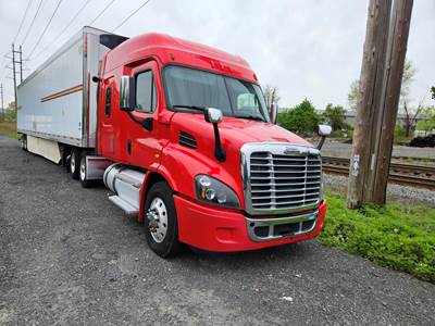 Freightliner Sleeper Semi Trucks For Sale | MyLittleSalesman.com