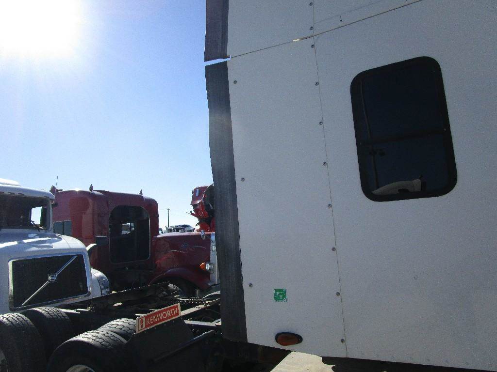 2006 Freightliner Columbia Right Sleeper Fairing for a Freightliner ...